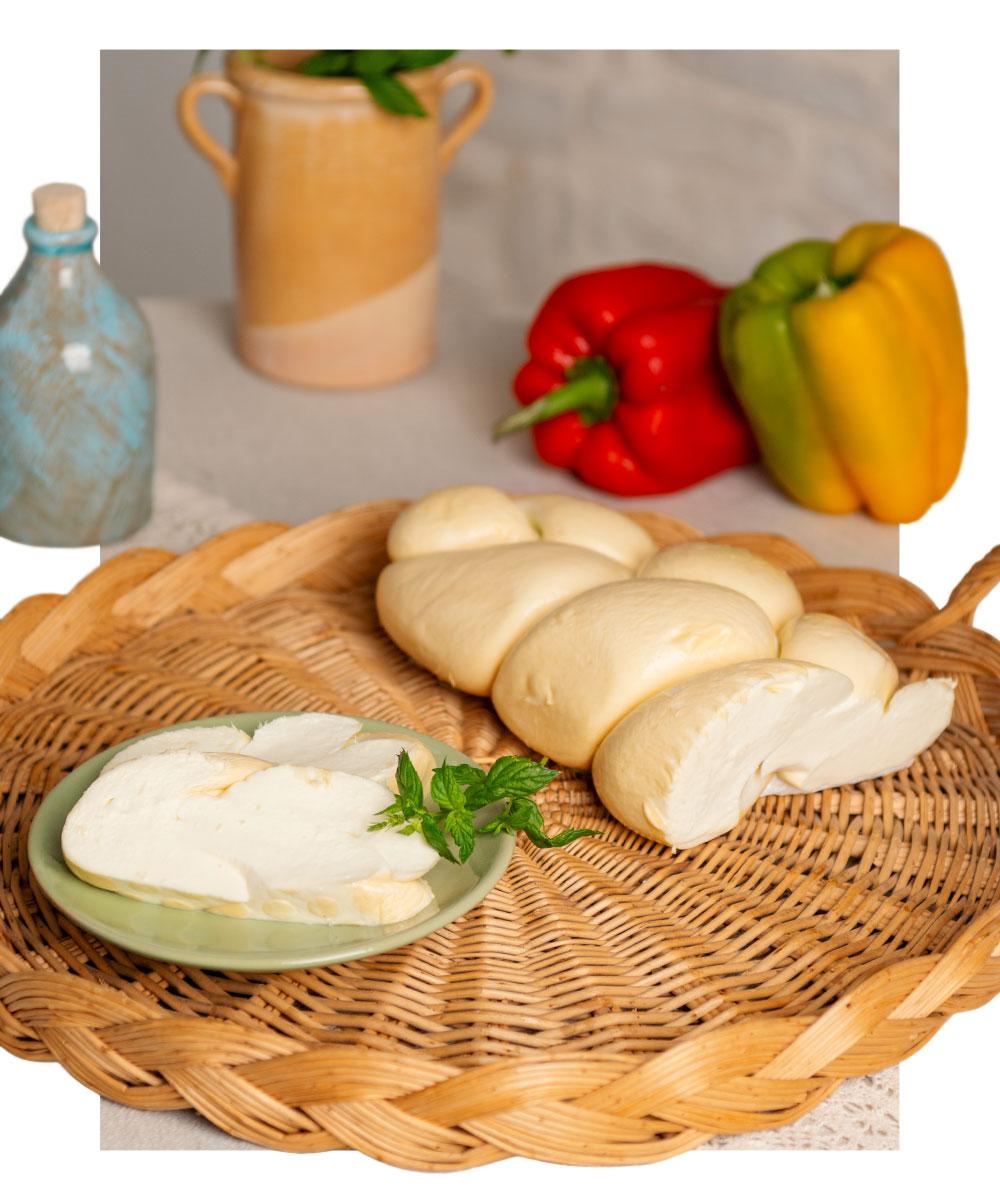 Treccione di scamorza affumicata | Caseificio Montrone
